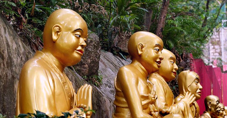 Ten Thousand Buddhas Monastery: The FastFacts Guide